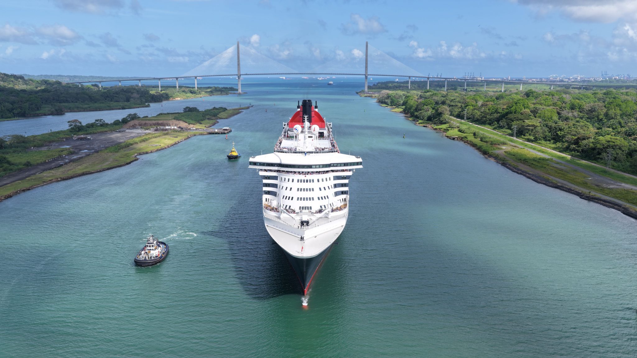 Cunard flagship passes through new Panama Canal locks - The Howorths